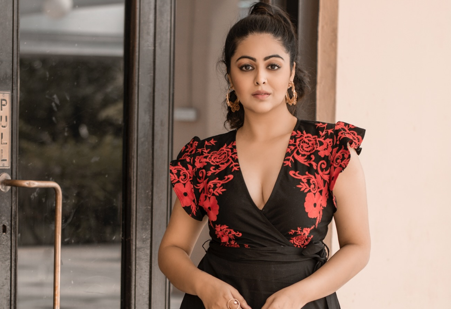 Shafaq Naaz Age, Wiki, Net Worth, Height, Web Series - ogbiography.com